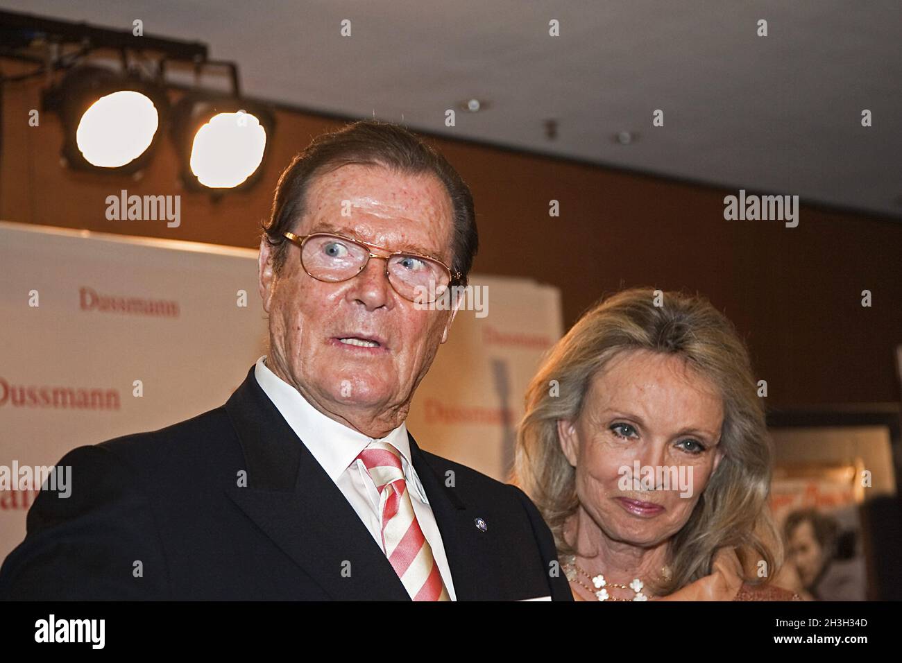 Roger moore and his wife kristina tholstrup hi-res stock photography ...