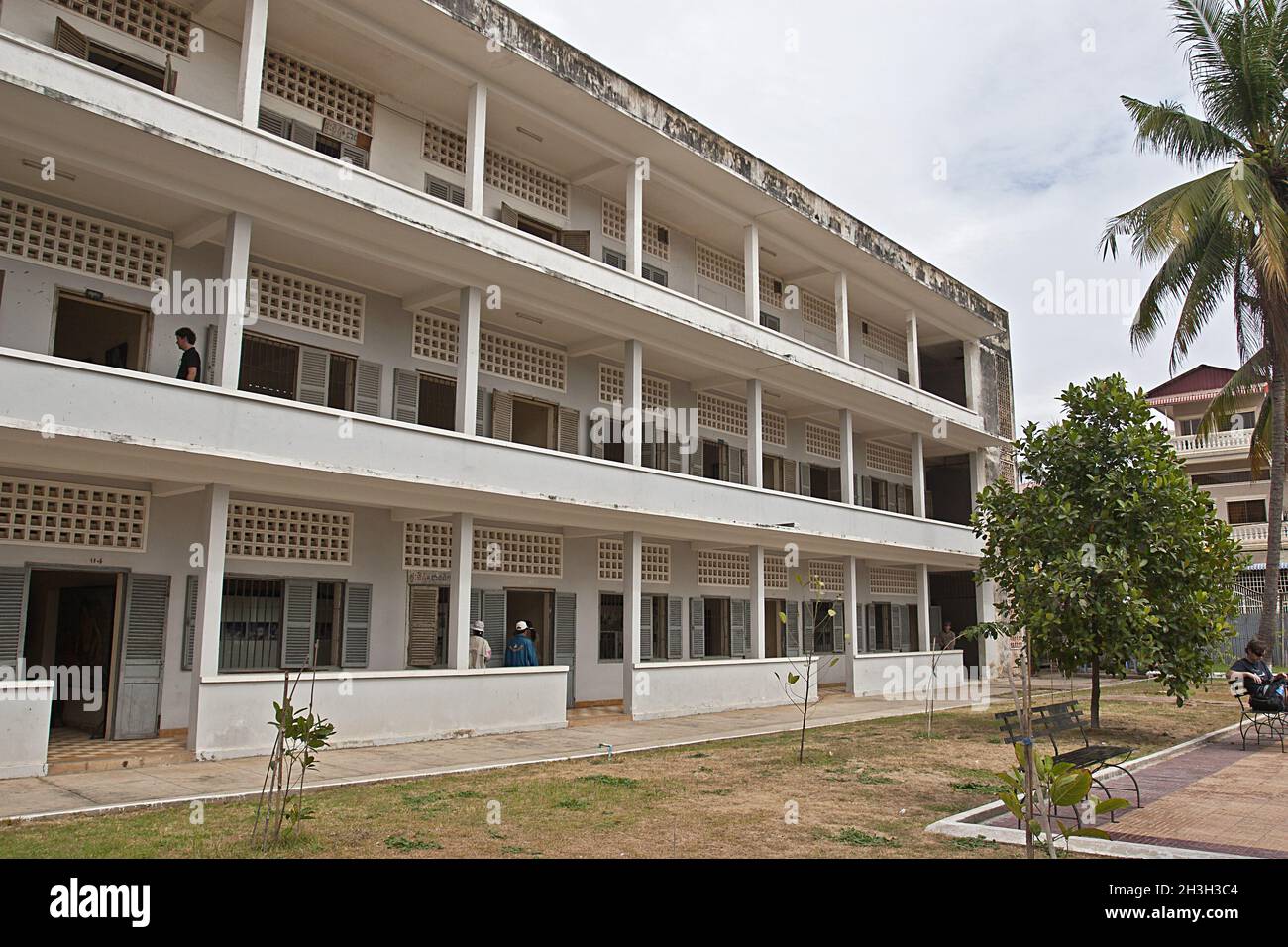 Prison cell tuol sleng museum hi-res stock photography and images - Alamy