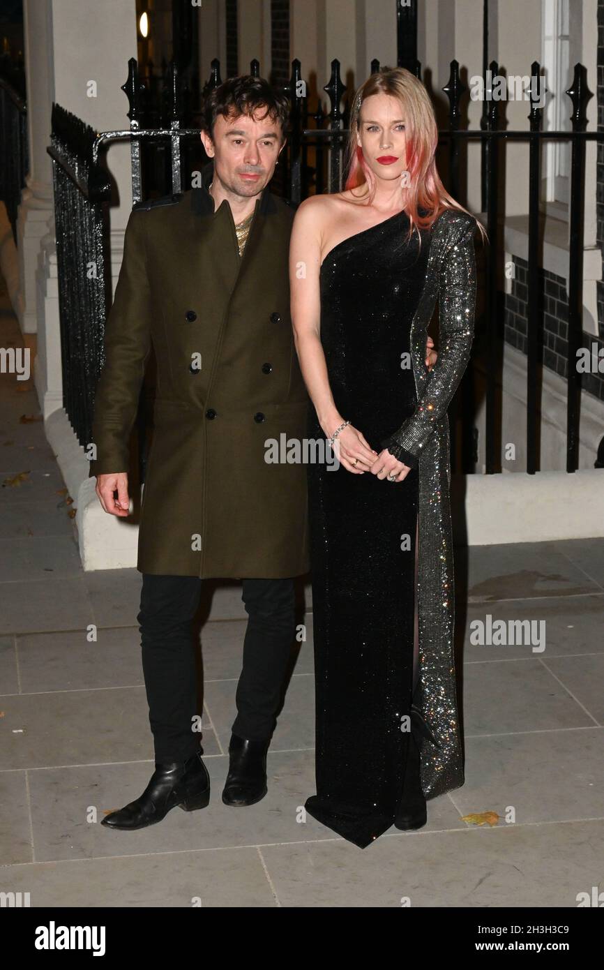 London, UK. 28th Oct, 2021. Robbie Furze and Mary Charteris attend ...