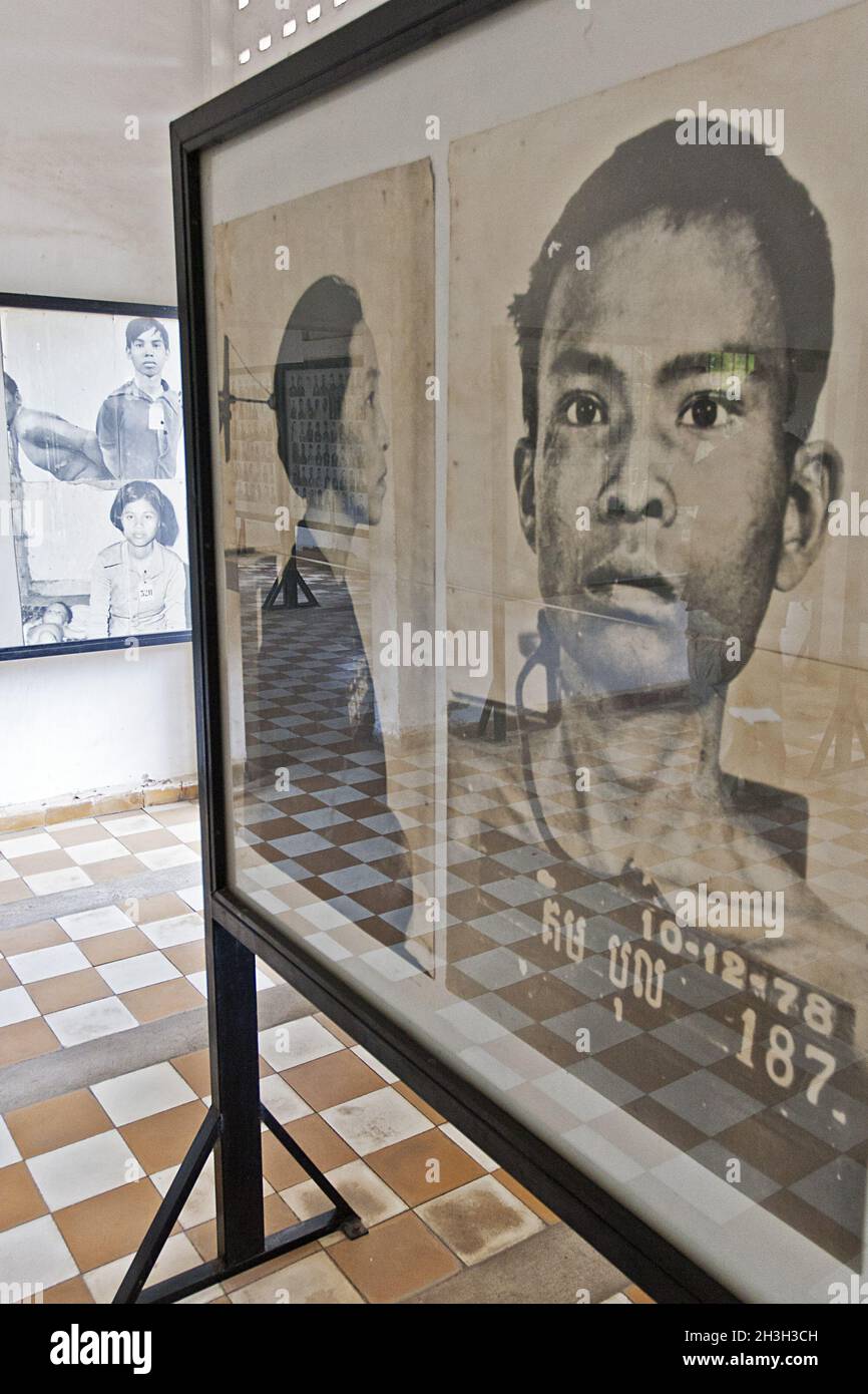 Tuol sleng genocide museum picture hi-res stock photography and images ...