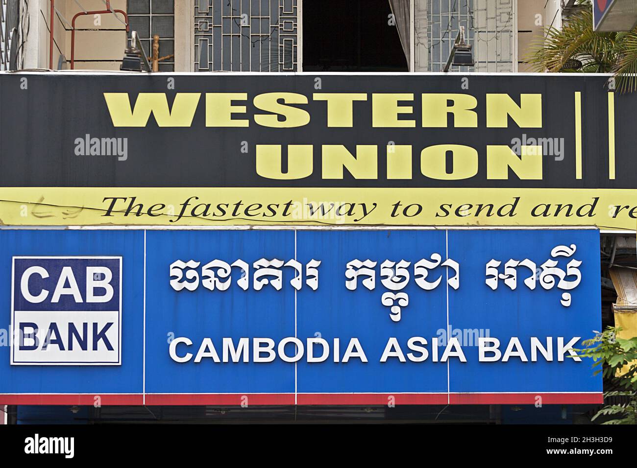 Western union bank logo hi-res stock photography and images - Alamy