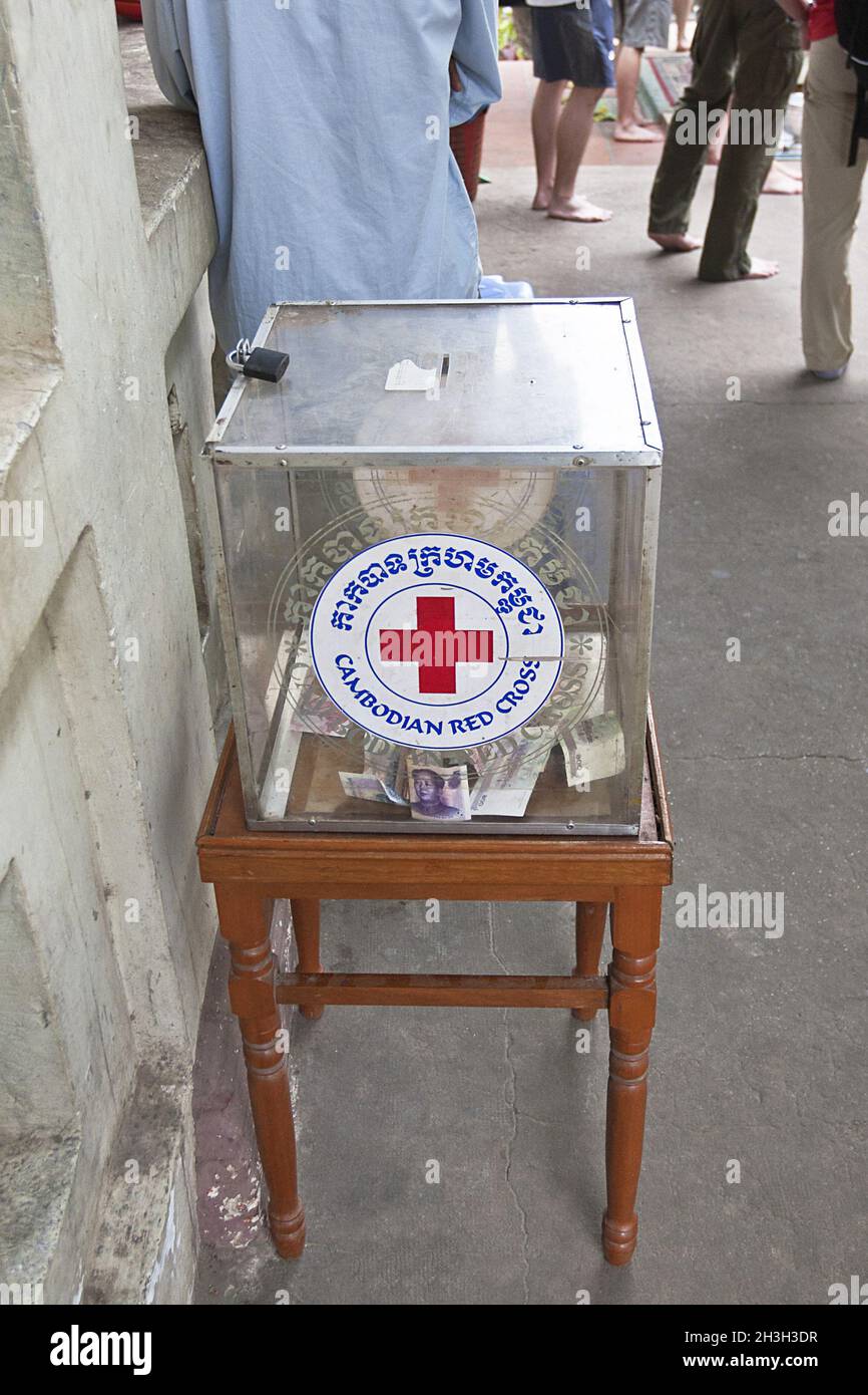 International red cross logo hi-res stock photography and images - Alamy