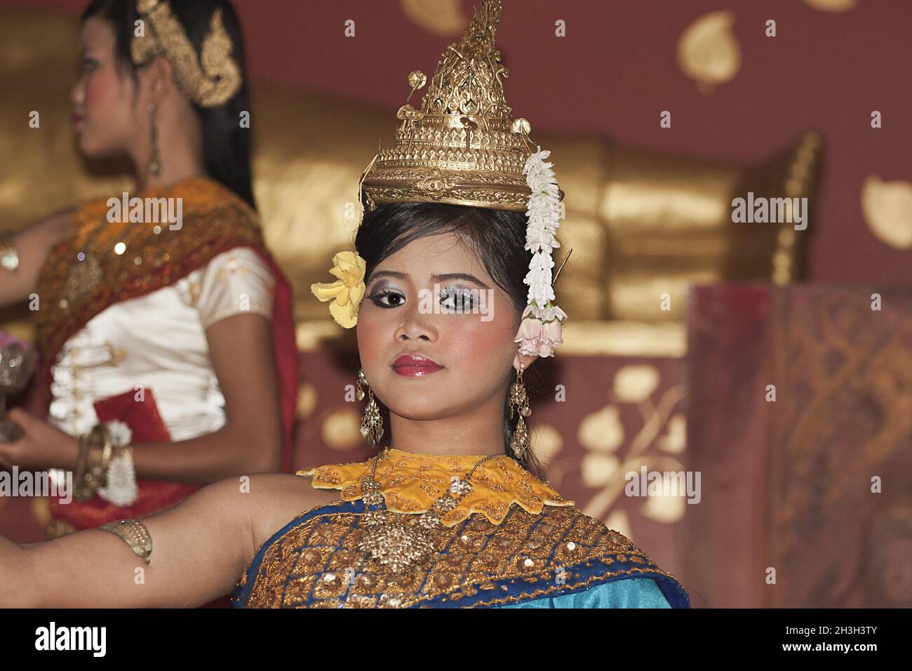 Apsara dance hi-res stock photography and images - Alamy
