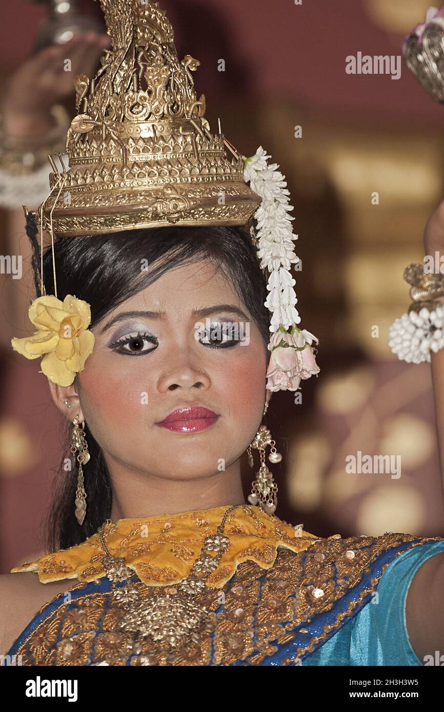 Apsara dance hi-res stock photography and images - Alamy