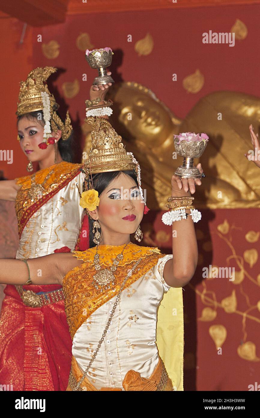 Traditional dance displays hi-res stock photography and images - Alamy