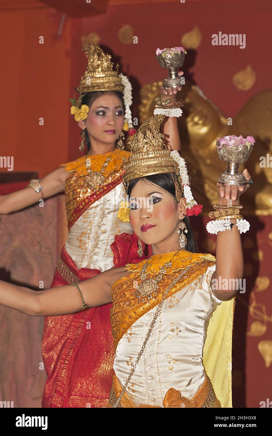 Traditional dance displays hi-res stock photography and images - Alamy