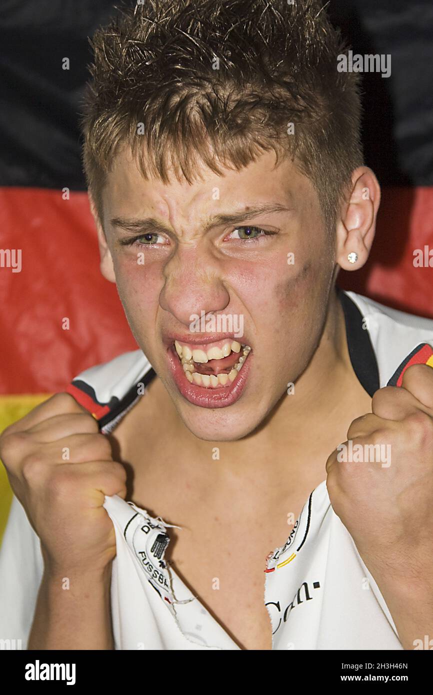 Football fan crying hi-res stock photography and images - Alamy