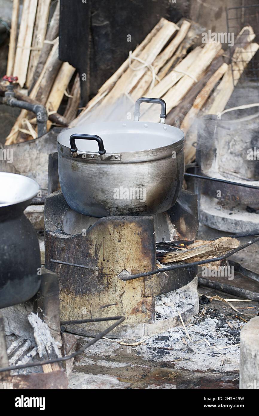 Lao cooking hi-res stock photography and images - Alamy