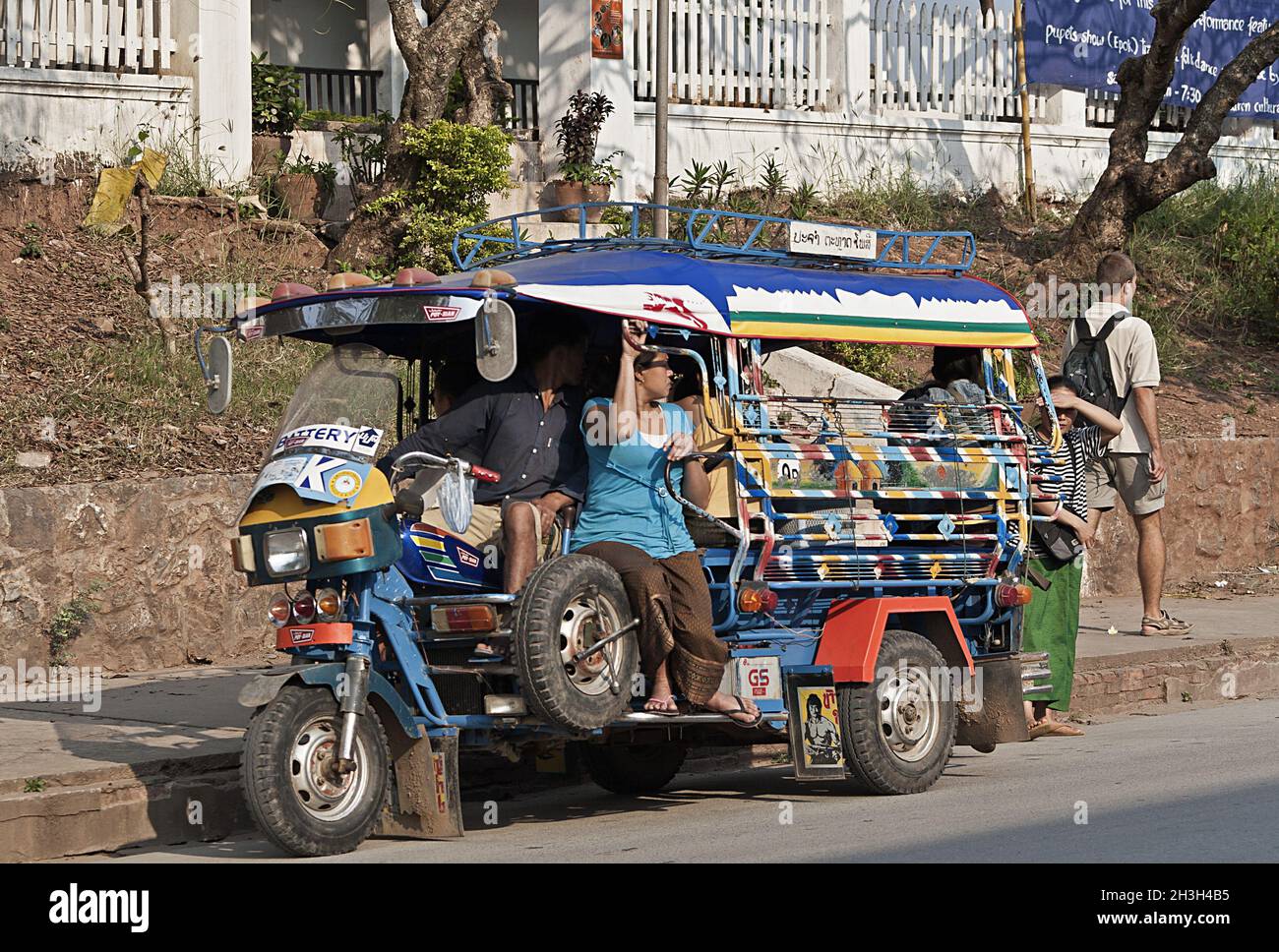 Tuk tuk sign hi-res stock photography and images - Alamy