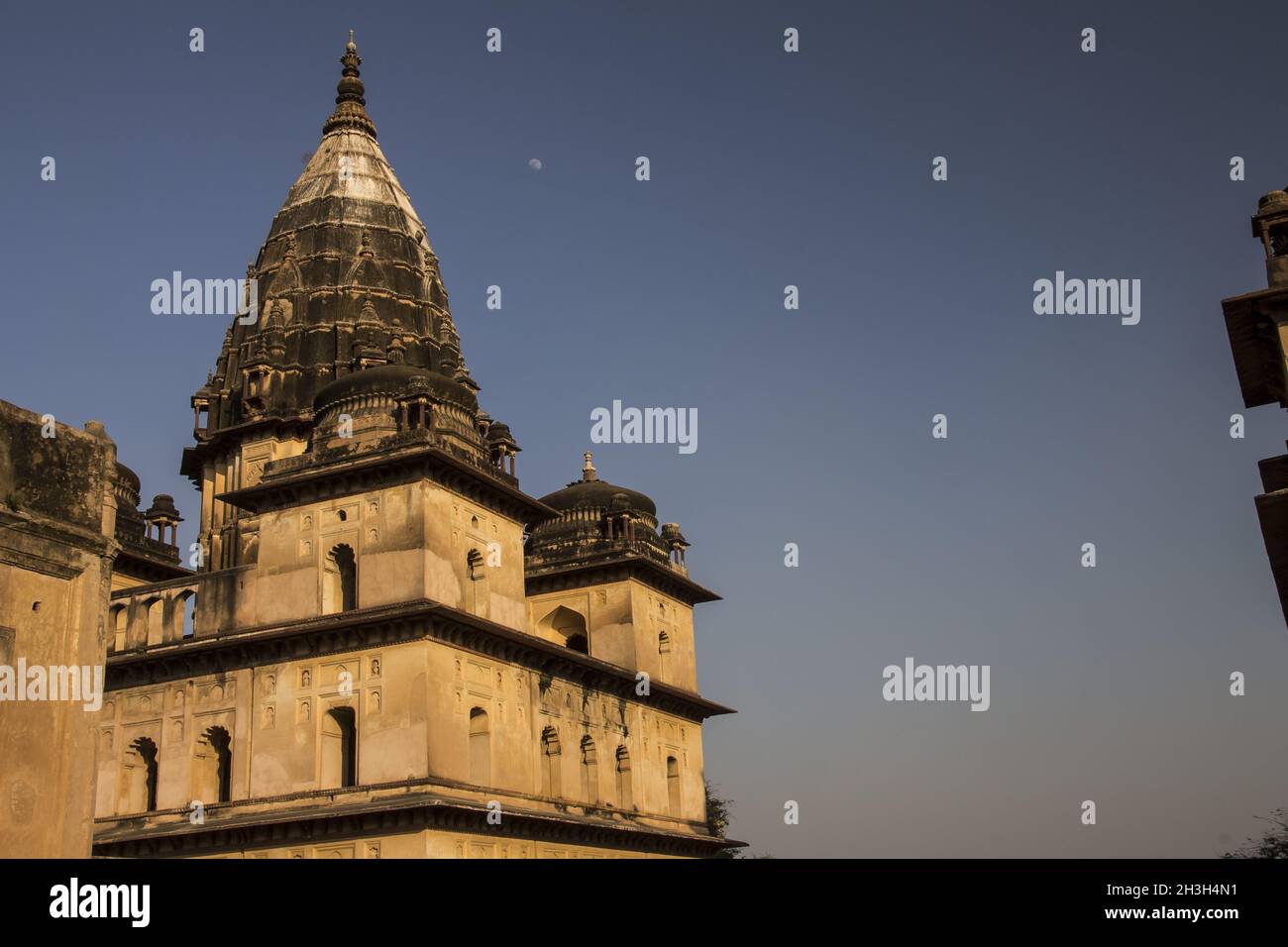 Chhatri mughal architecture hi-res stock photography and images - Alamy