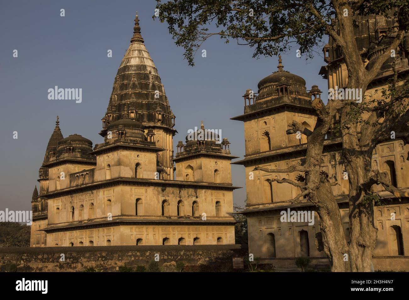 Chhatris hi-res stock photography and images - Alamy