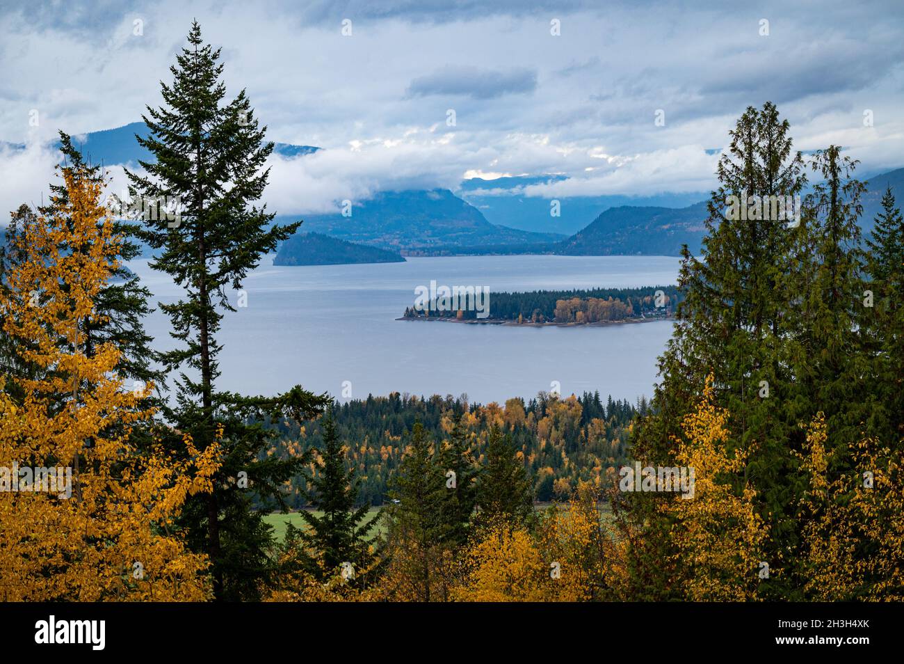 Shuswap lake hi-res stock photography and images - Alamy