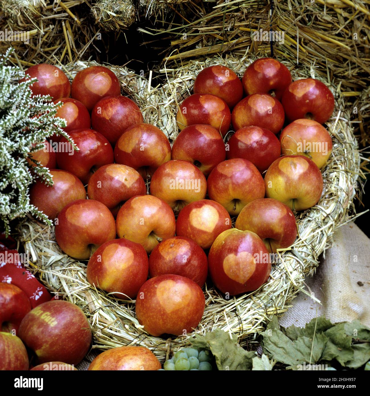 Apples and hearts hi-res stock photography and images - Alamy