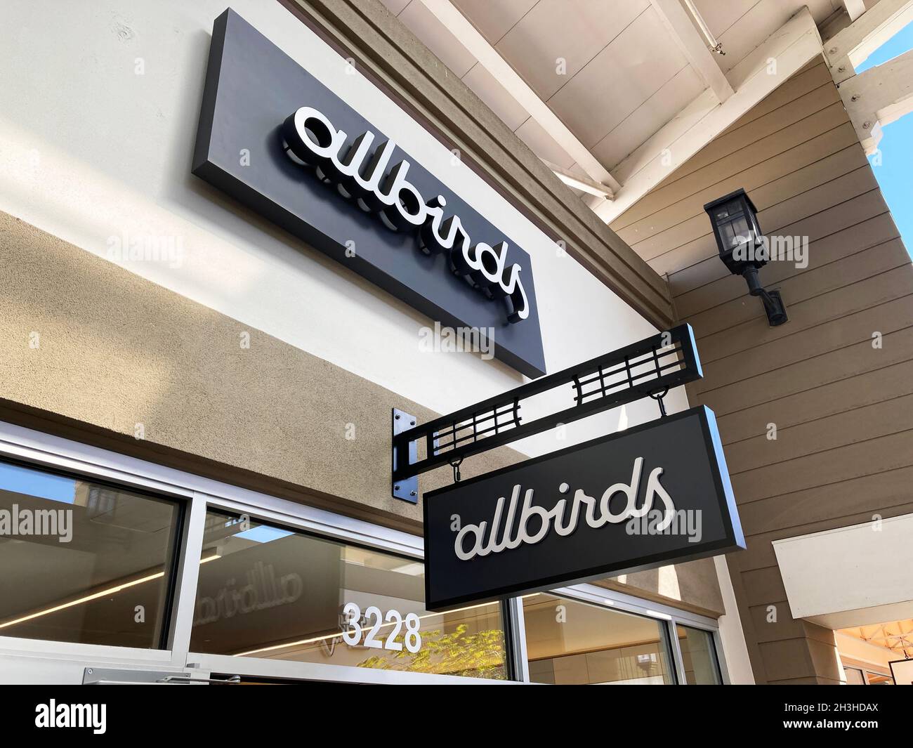 Allbirds sign, logo on retail chain store facade - Livermore ...