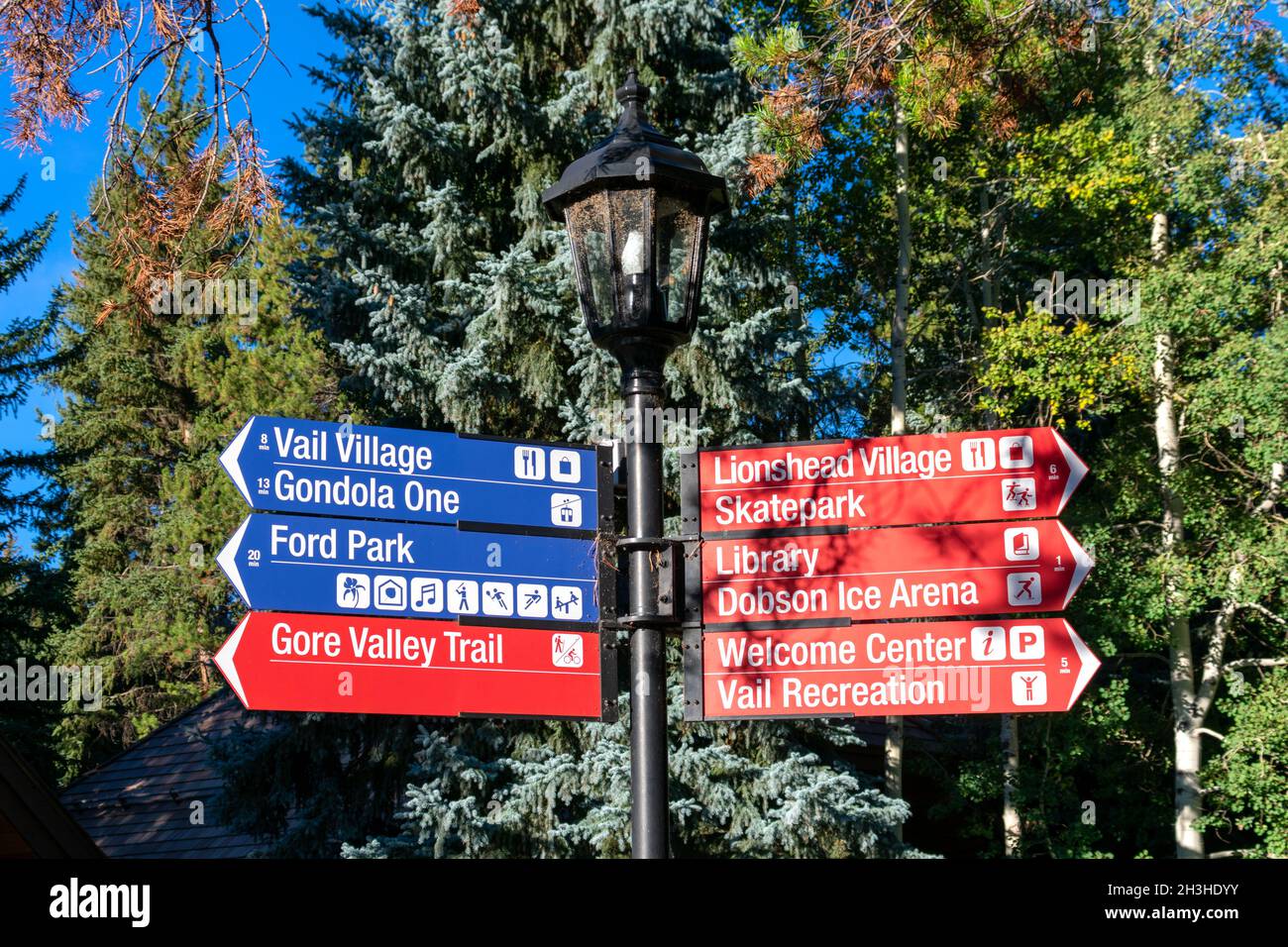Navigational street signs on lamp post - Vail, Colorado, USA - 2021 Stock Photo - Alamy