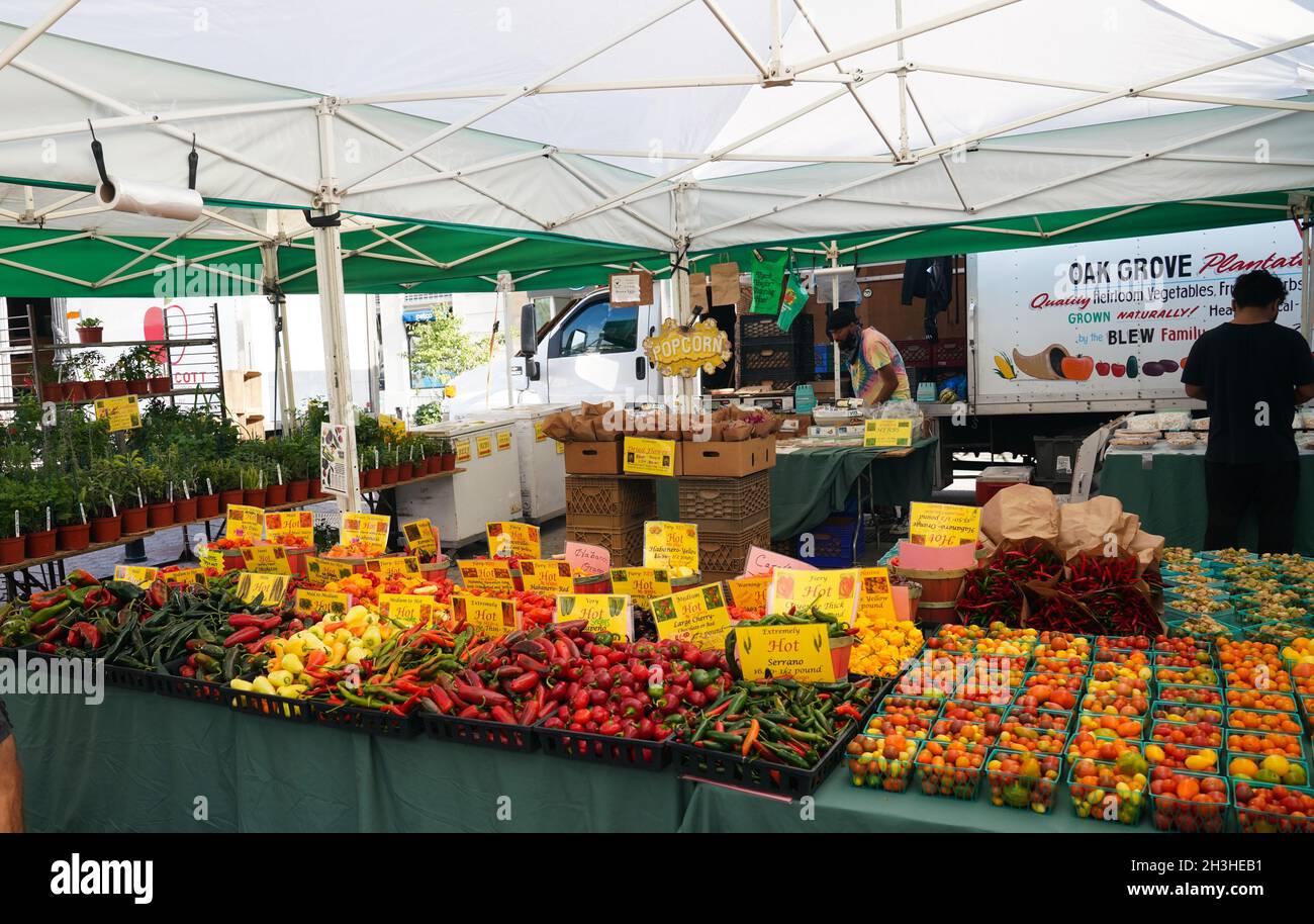 Union square market new york city hi-res stock photography and images ...