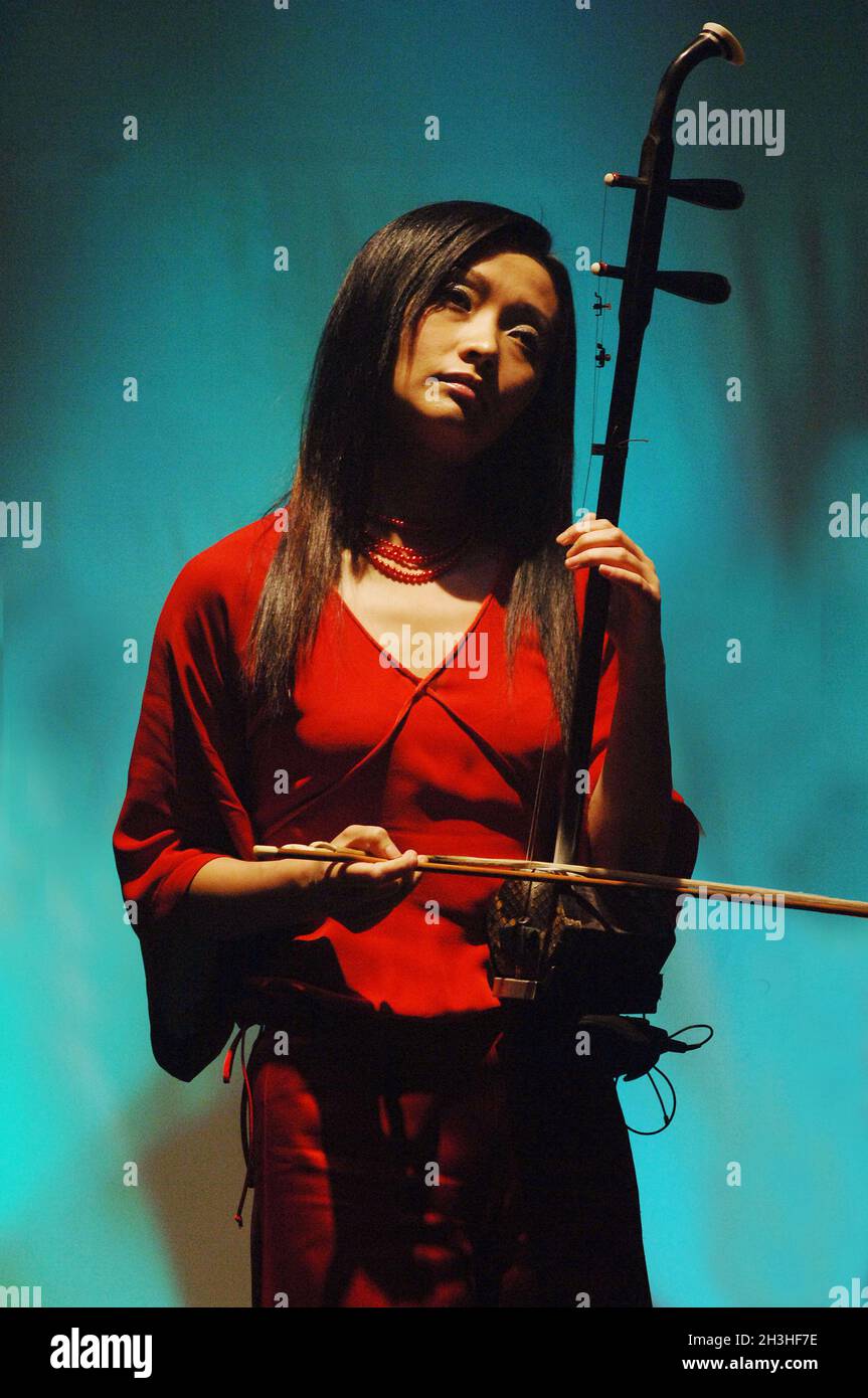 01 TwelfeGirlsBand 10/30/2005. The Twelfe Girls Band Concert in Los ...