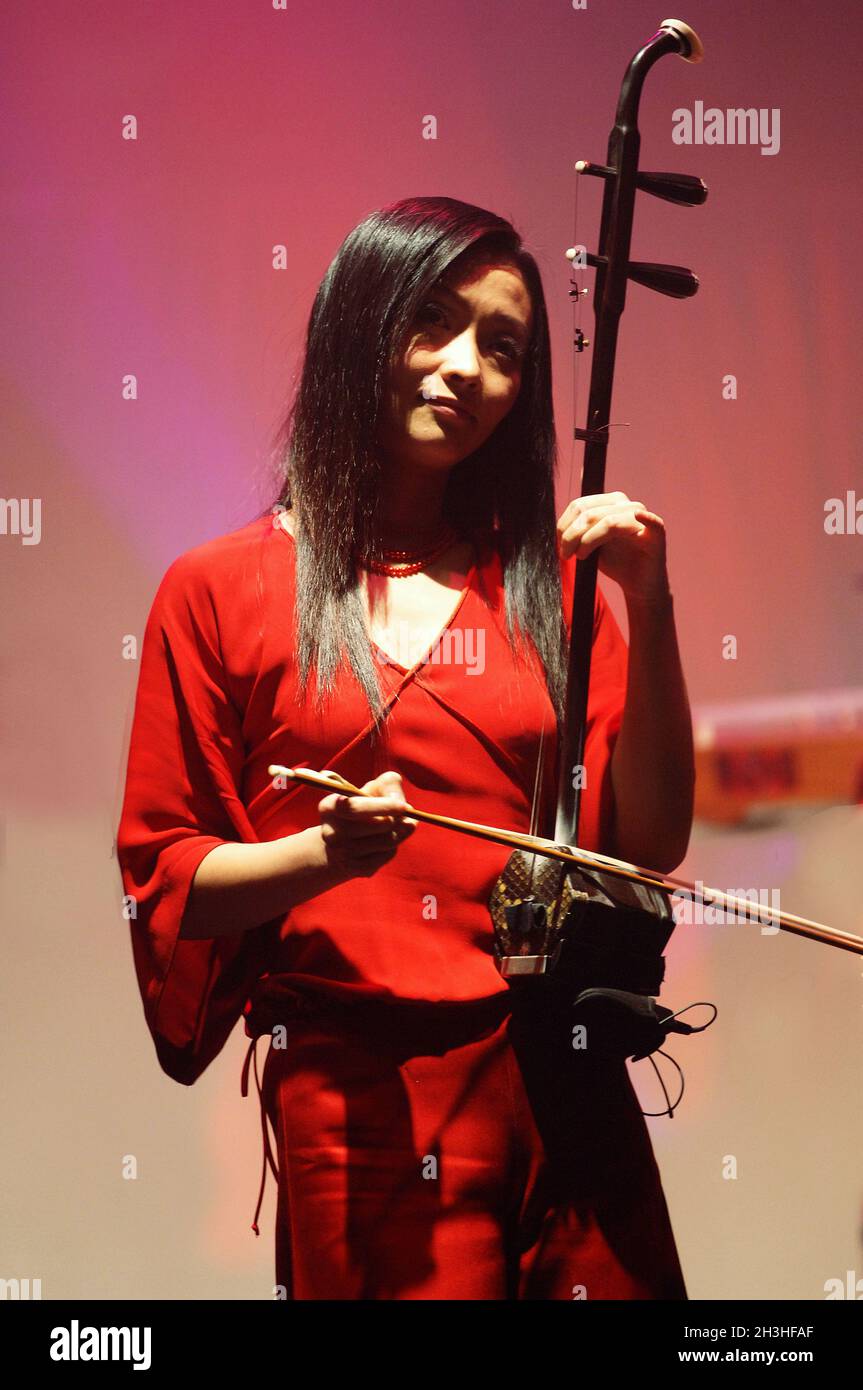 23 TwelfeGirlsBand 10/30/2005. The Twelfe Girls Band Concert in Los ...