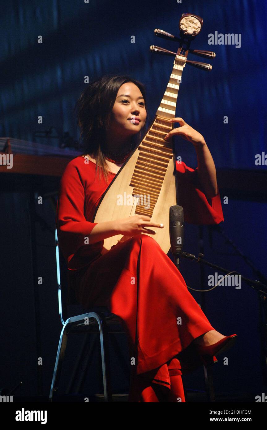 45 TwelfeGirlsBand 10/30/2005. The Twelfe Girls Band Concert in Los ...