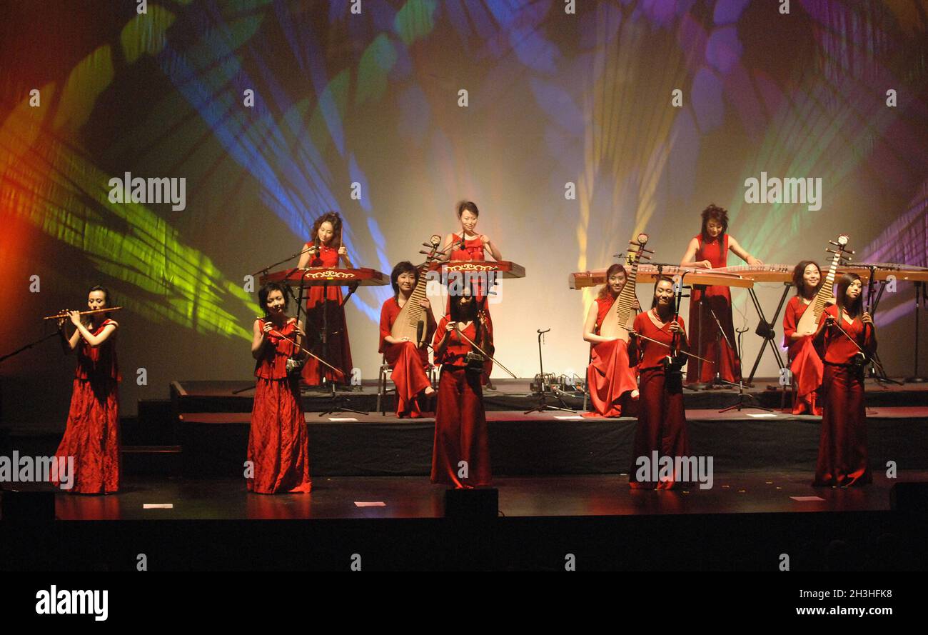 55 TwelfeGirlsBand 10/30/2005. The Twelfe Girls Band Concert in Los ...