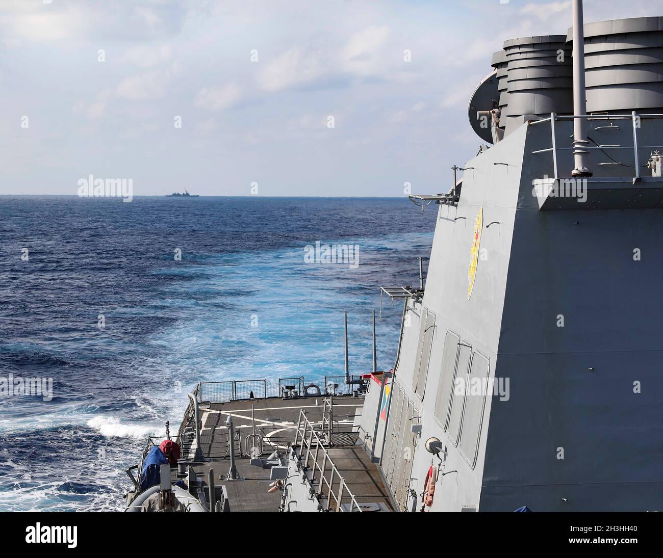 PHILIPPINE SEA (Oct. 25, 2021) Japan Maritime Self-Defense Force ...