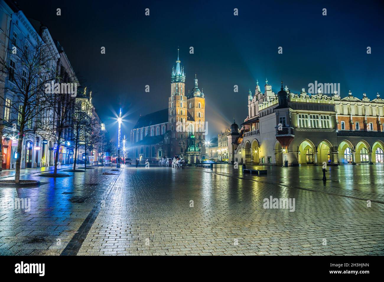 Krakow market square view hi-res stock photography and images - Alamy