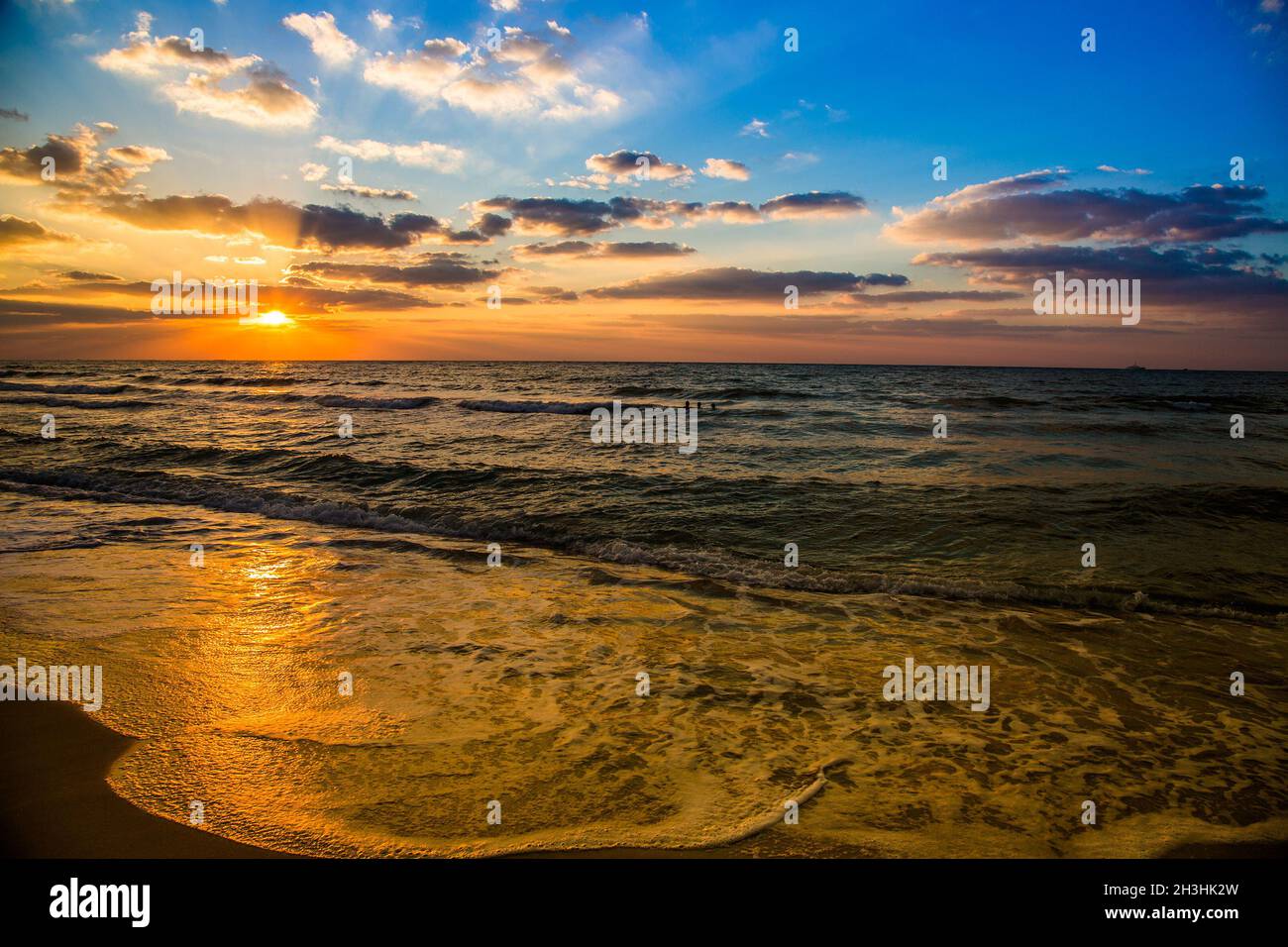 Dubai sea and beach, beautiful sunset at the beach Stock Photo - Alamy