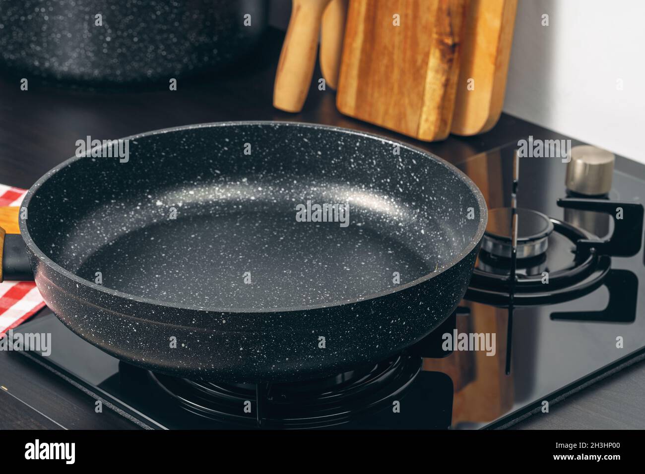 Frying pan on the gas stove in a kitchen Stock Photo - Alamy