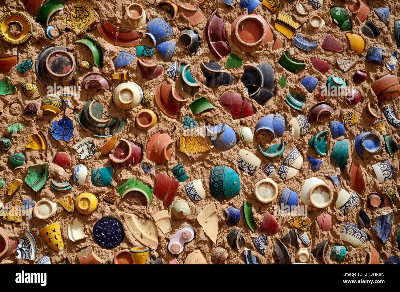 Broken china cup hi-res stock photography and images - Alamy