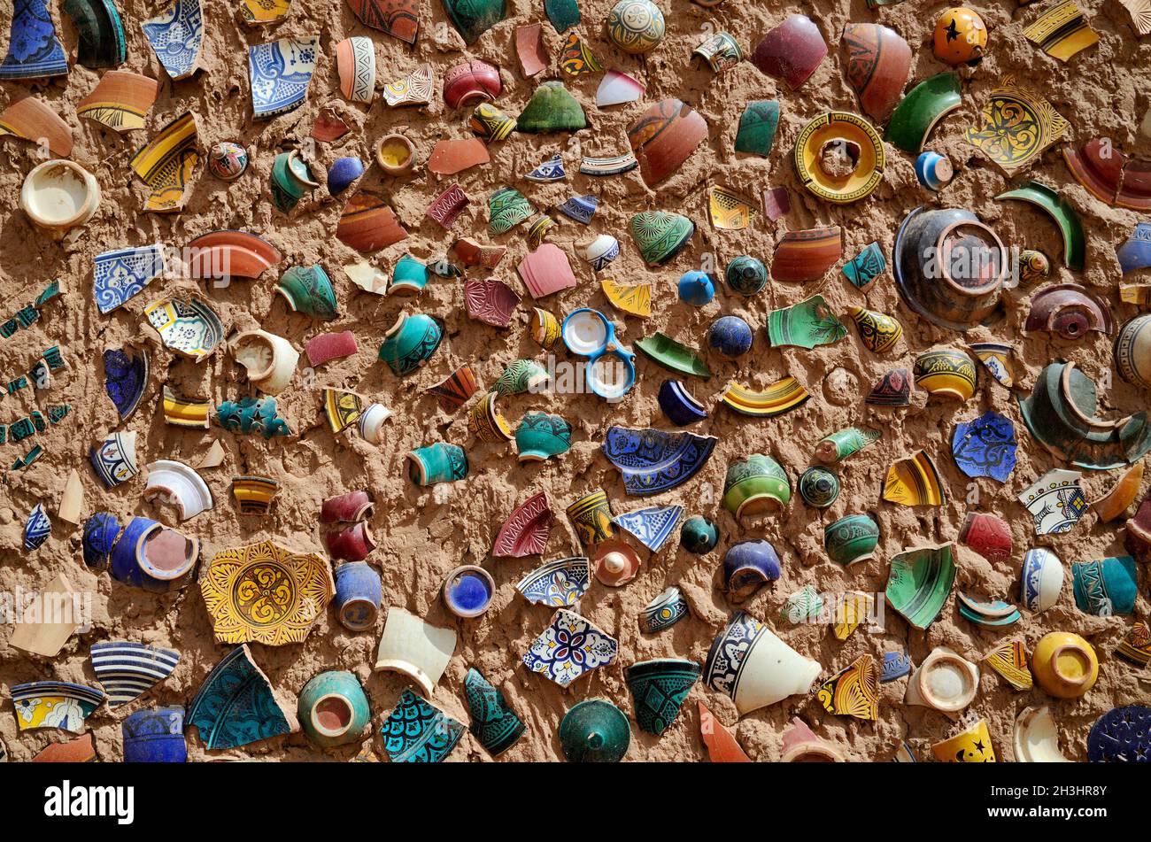 Broken dishes hi-res stock photography and images - Alamy