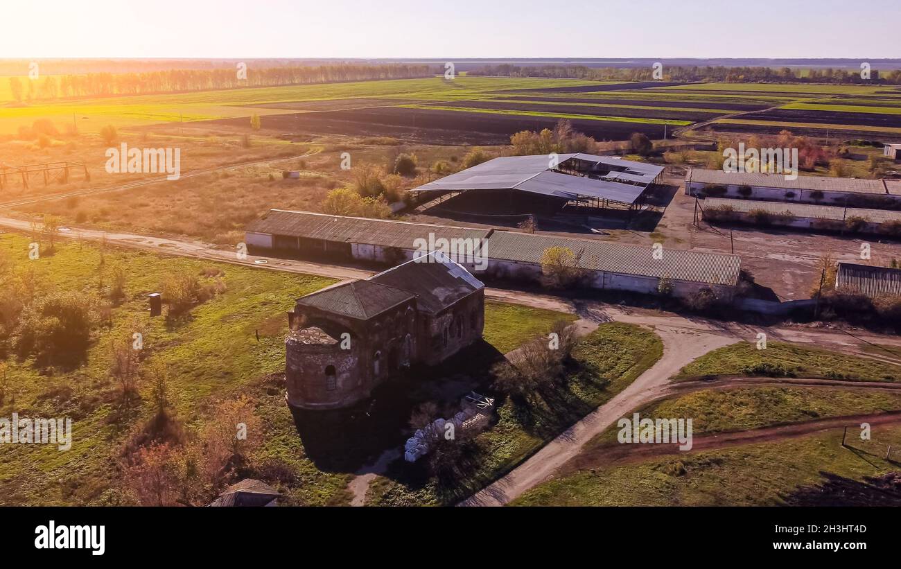 Aerial view old farm buildings hi-res stock photography and images - Alamy