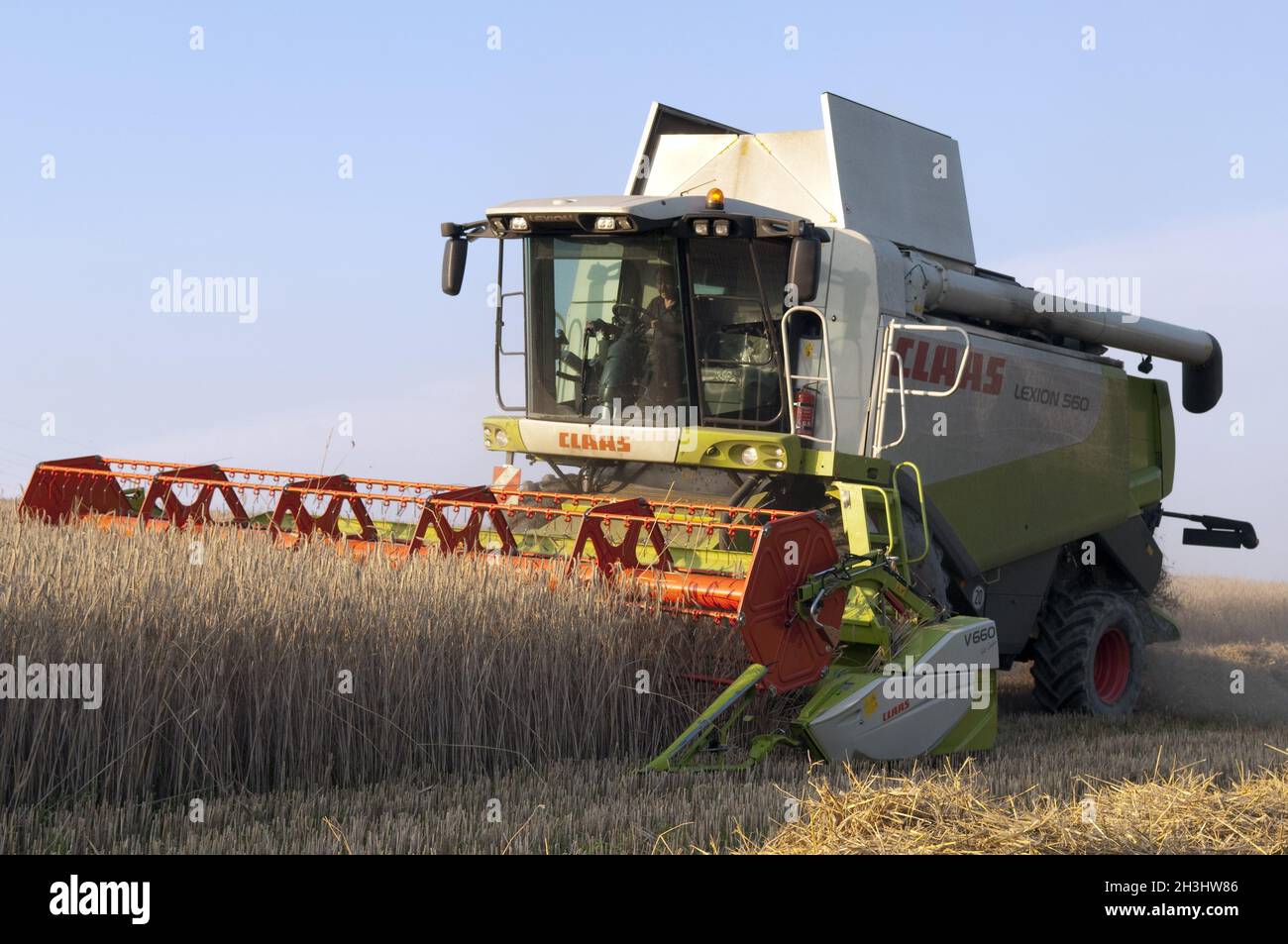 Modern threshing hi-res stock photography and images - Alamy