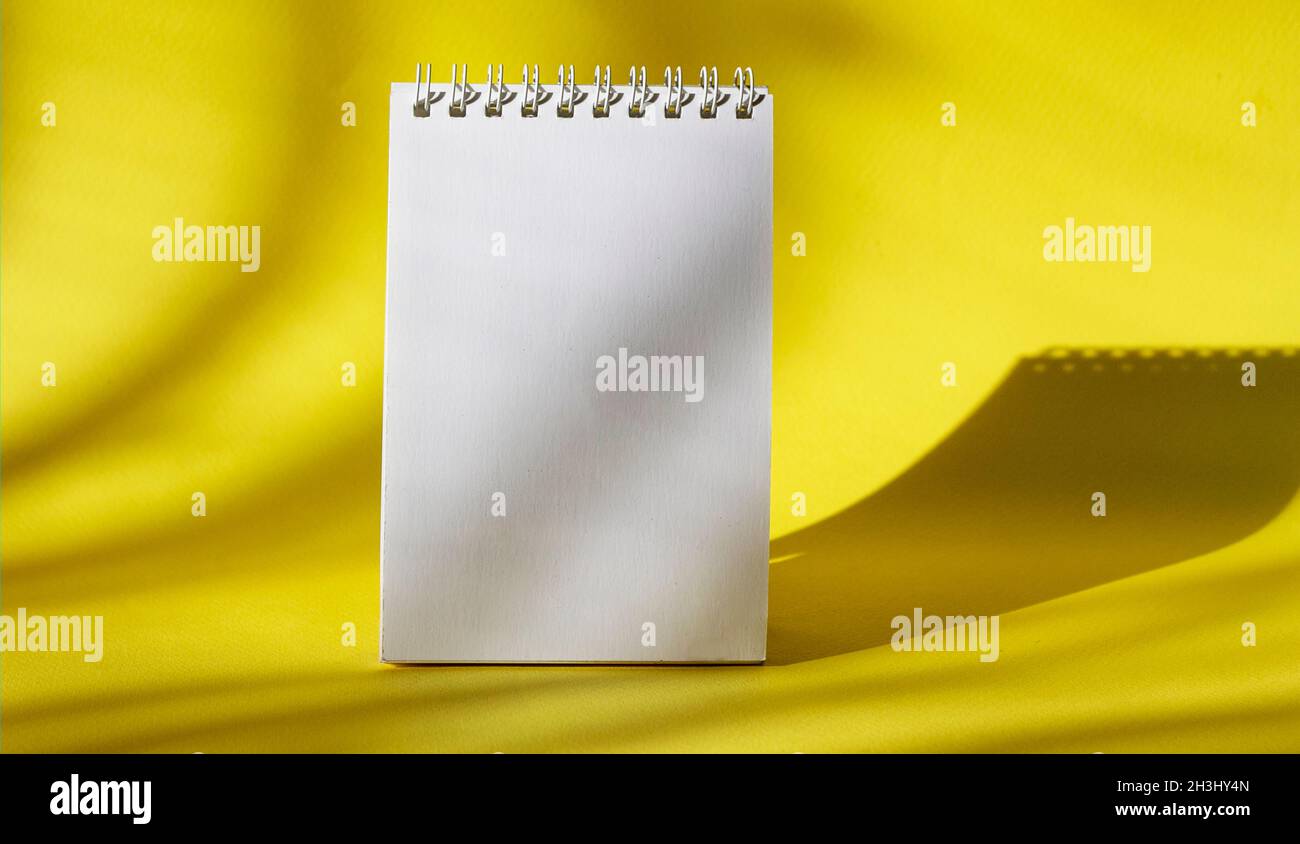 White notepad hi-res stock photography and images - Alamy