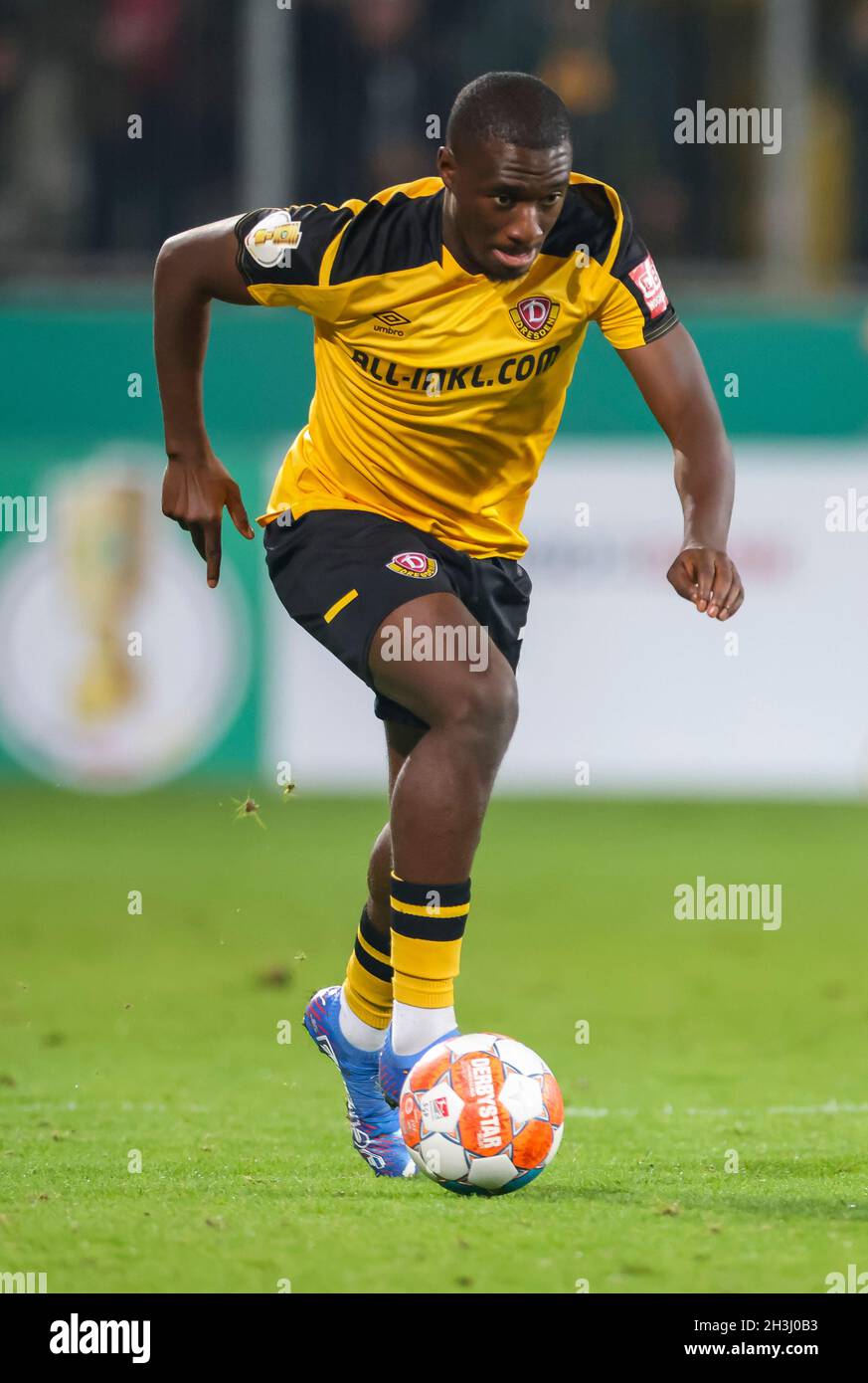 Dresden, Germany. 27th Oct, 2021. Football: DFB Cup, 2nd round, Dynamo ...