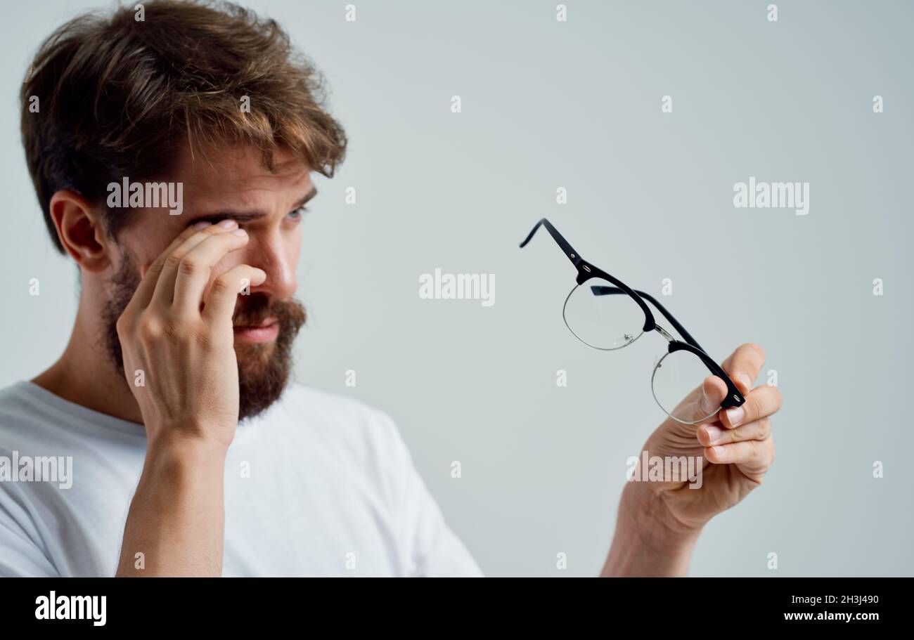 man vision problems in white t-shirt close-up Stock Photo - Alamy