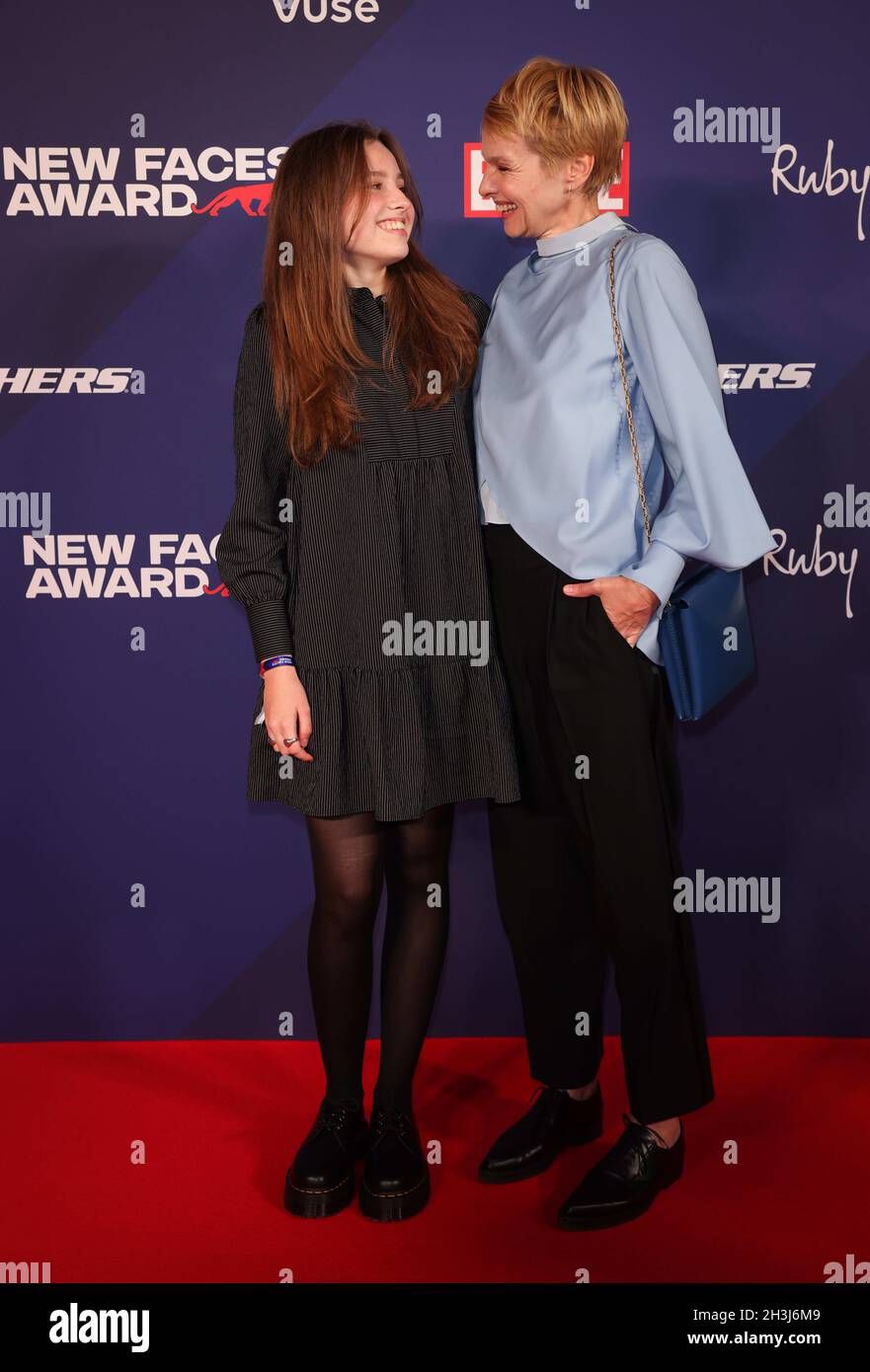 Hamburg, Germany. 28th Oct, 2021. Susann Atwell (TV presenter, r) and ...