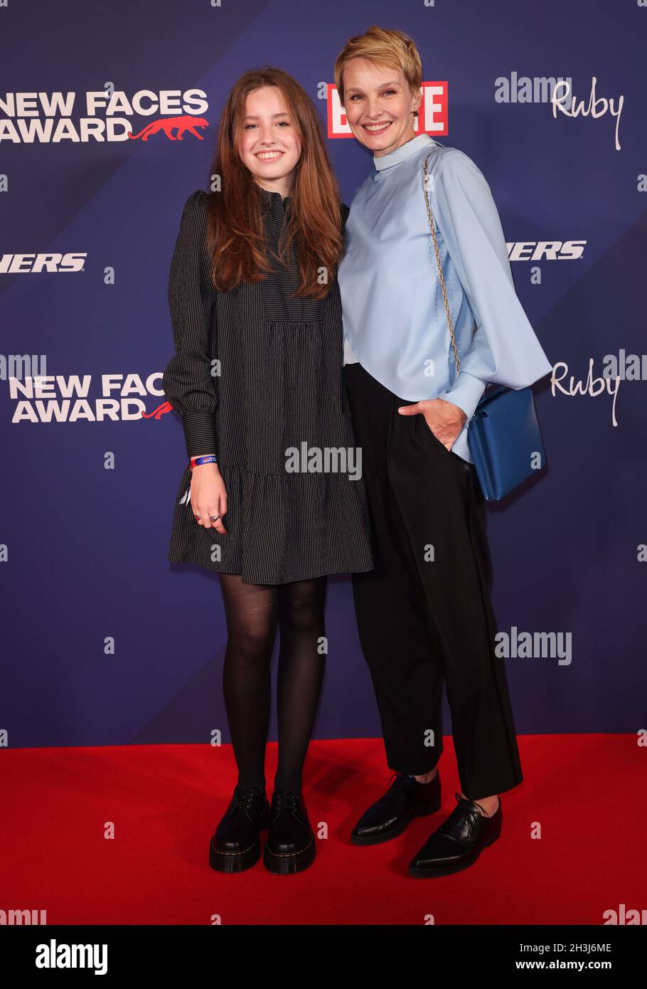 Hamburg, Germany. 28th Oct, 2021. Susann Atwell (TV presenter, r) and ...