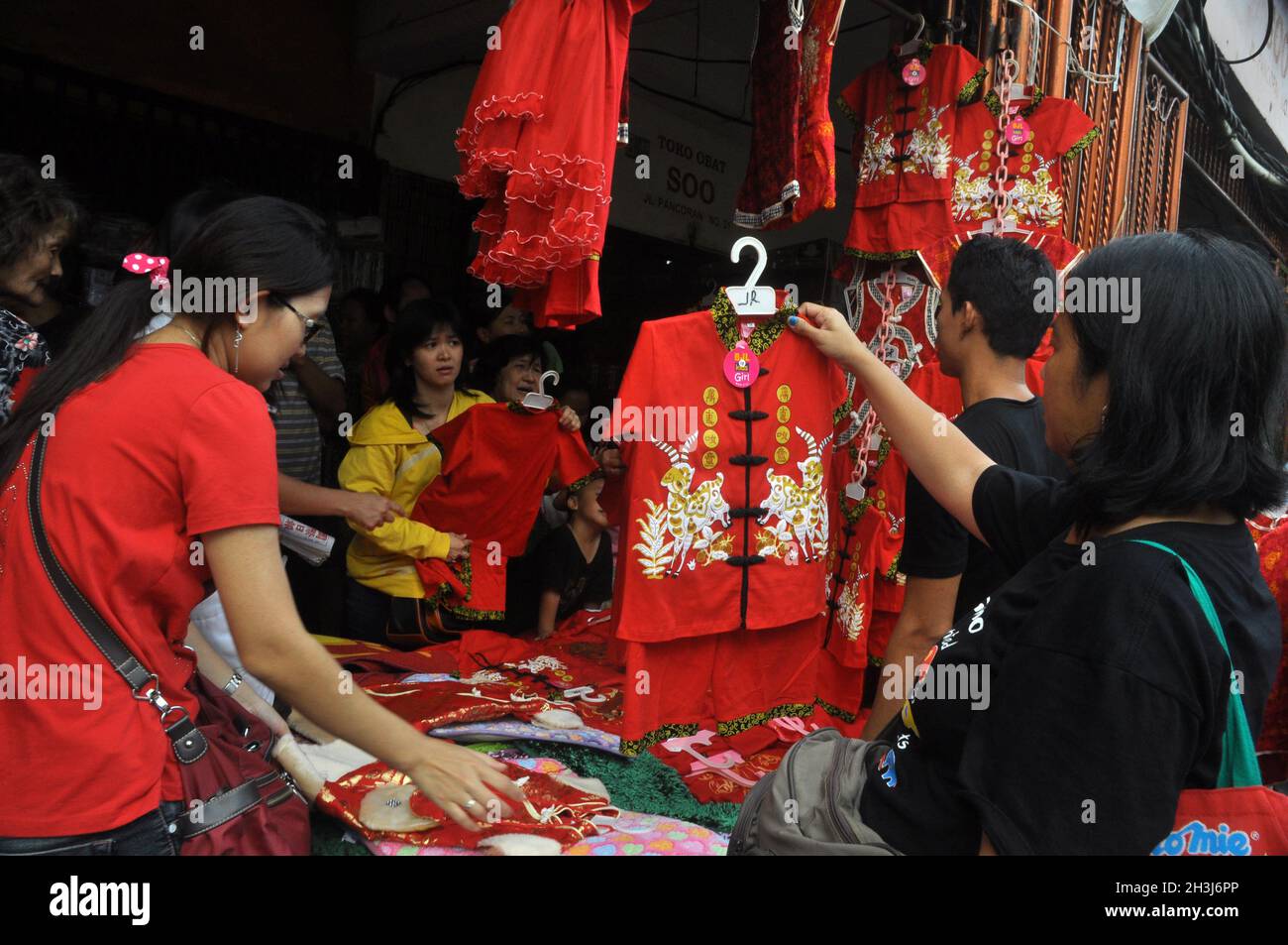 Residents of chinese descent hi-res stock photography and images - Alamy