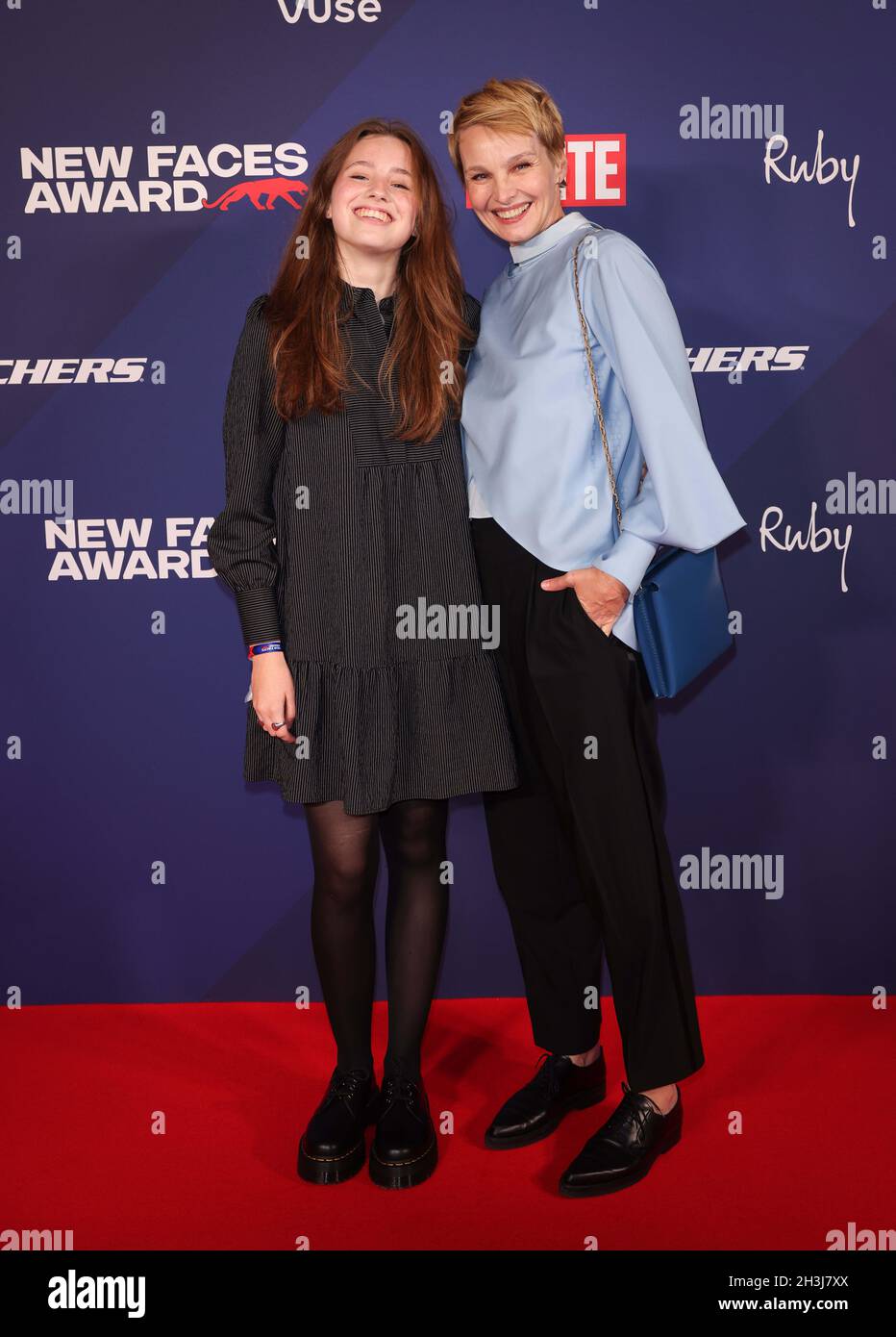 Hamburg, Germany. 28th Oct, 2021. Susann Atwell (TV presenter, r) and ...