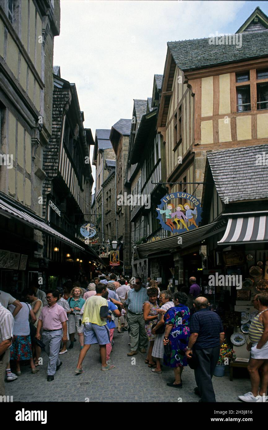Mont st michel market hi-res stock photography and images - Alamy