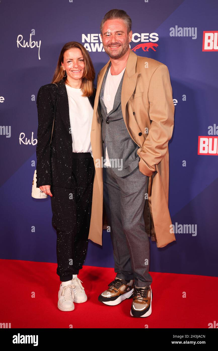 Hamburg, Germany. 28th Oct, 2021. Sasha (singer) and his wife Julia ...