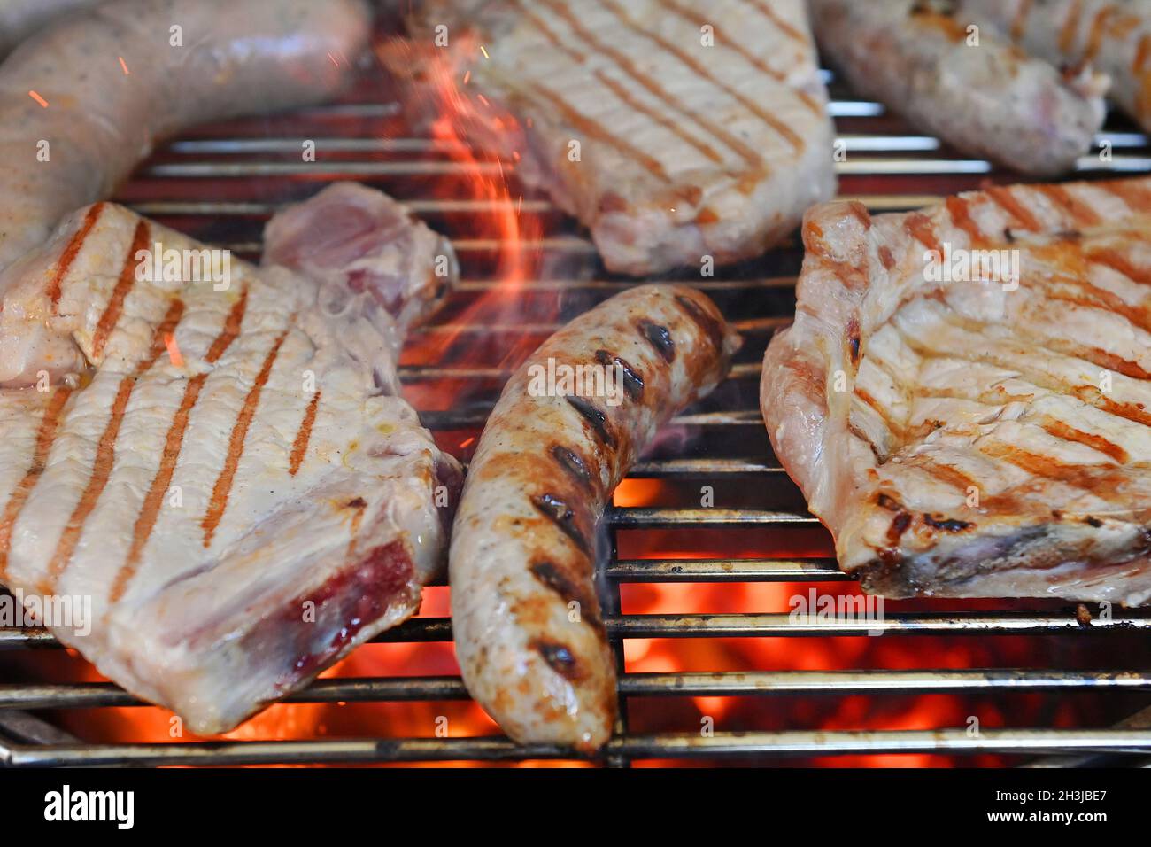 Munich, Deutschland. 28th Oct, 2021. Themed photo grilling. Grilling on ...
