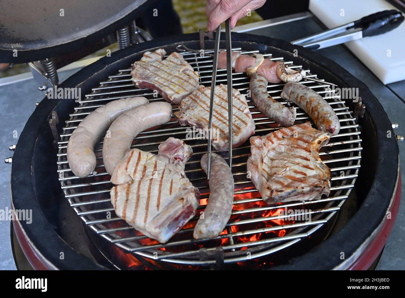 Munich, Deutschland. 28th Oct, 2021. Themed photo grilling. Grilling on ...