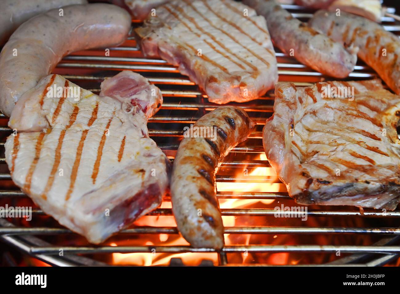 Munich, Deutschland. 28th Oct, 2021. Themed photo grilling. Grilling on ...