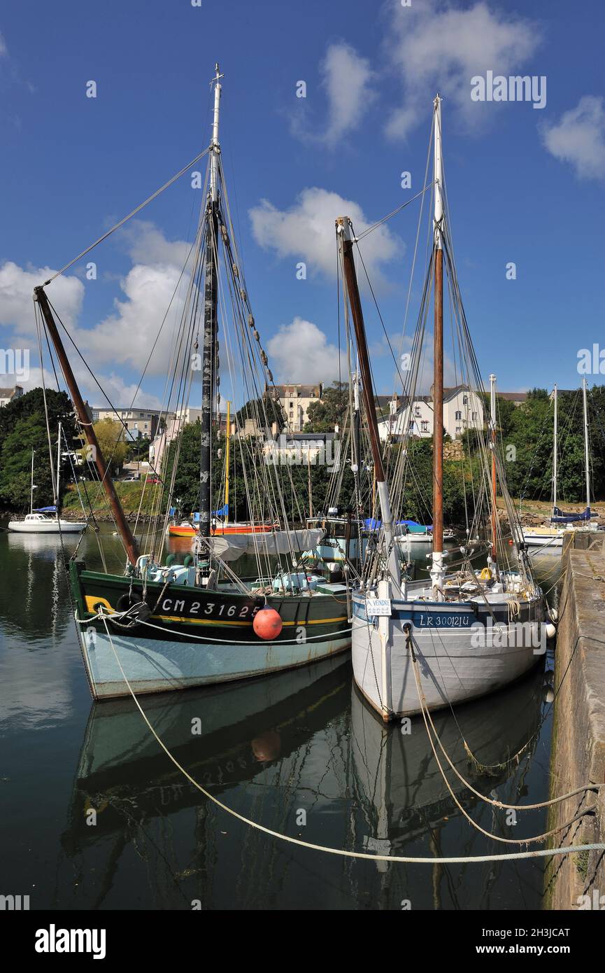 The port of douarnenez hi-res stock photography and images - Alamy