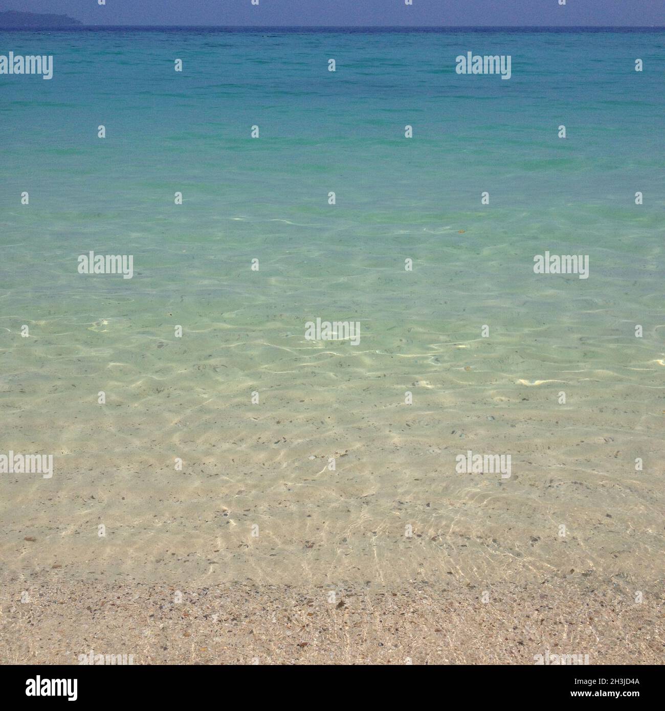 Empty beach view with no people ocean and sea Stock Photo - Alamy