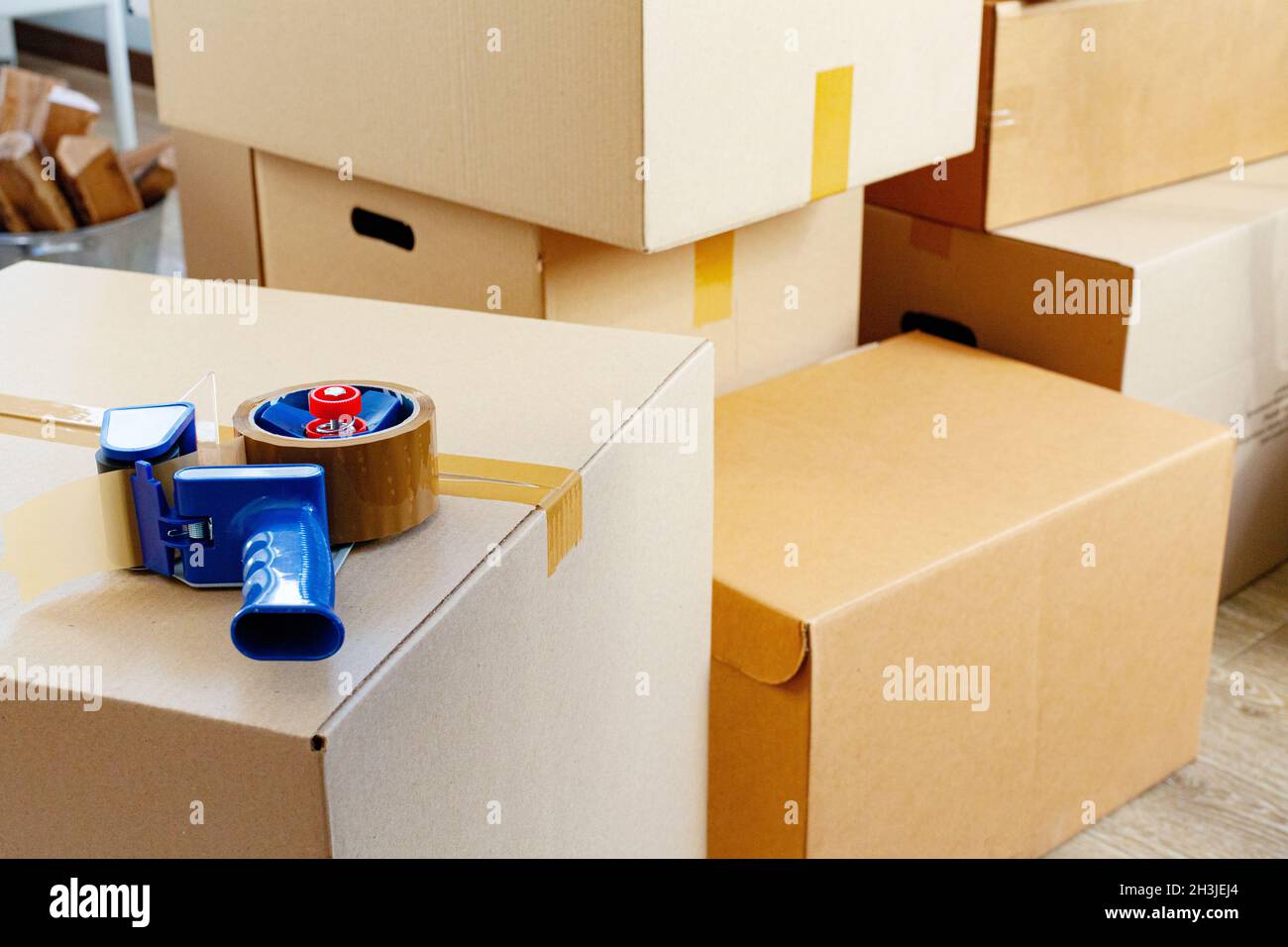 House moving concept with stacked cardboard boxes in a room Stock Photo ...