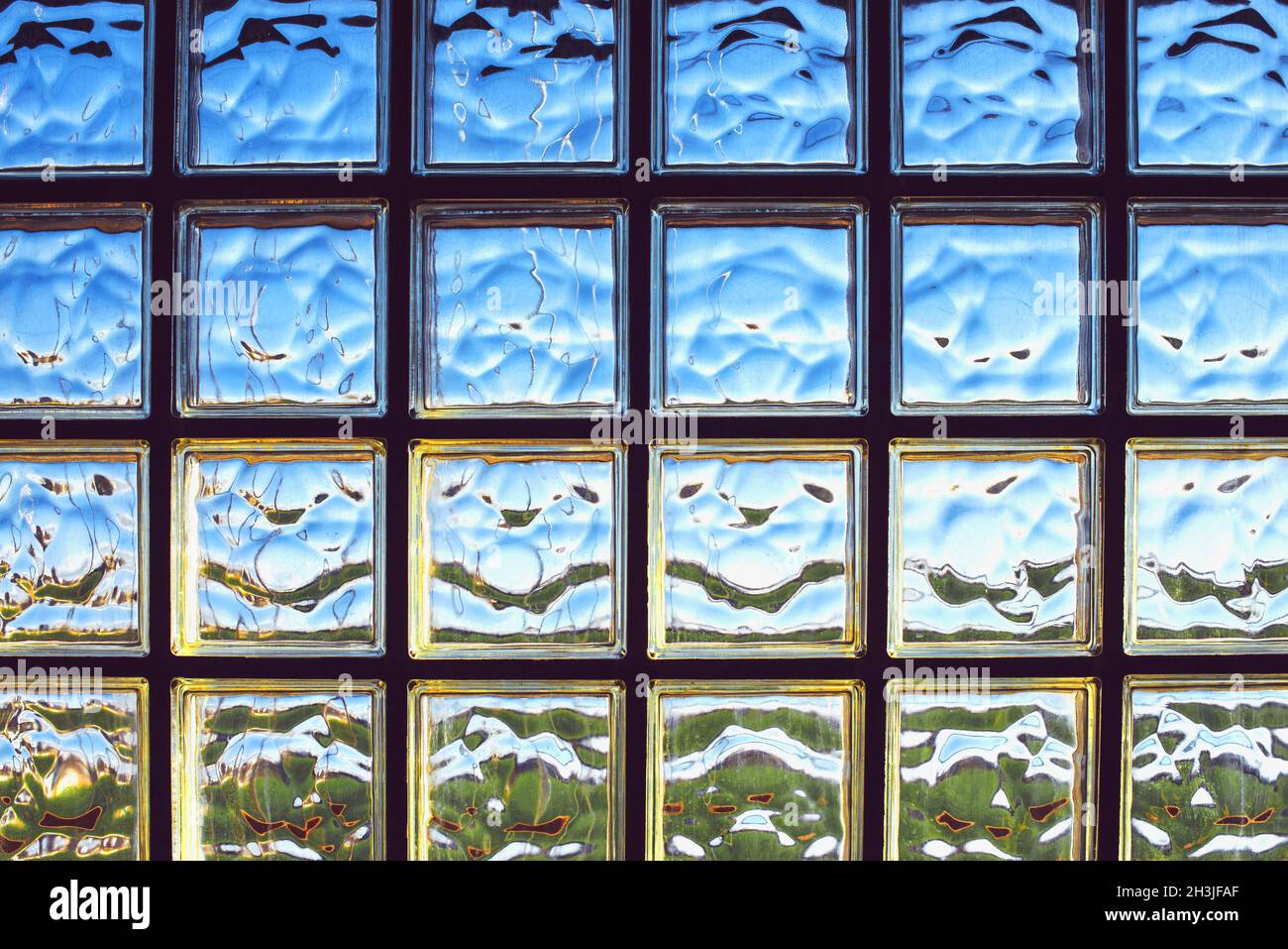 Glass brick wall hi-res stock photography and images - Alamy