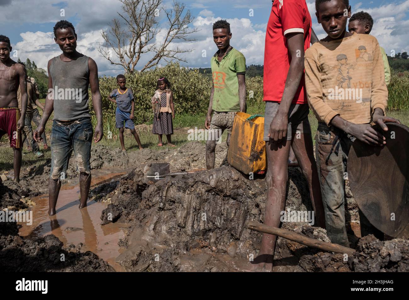 Artisanal illegal gold mining in Ethiopia Stock Photo - Alamy