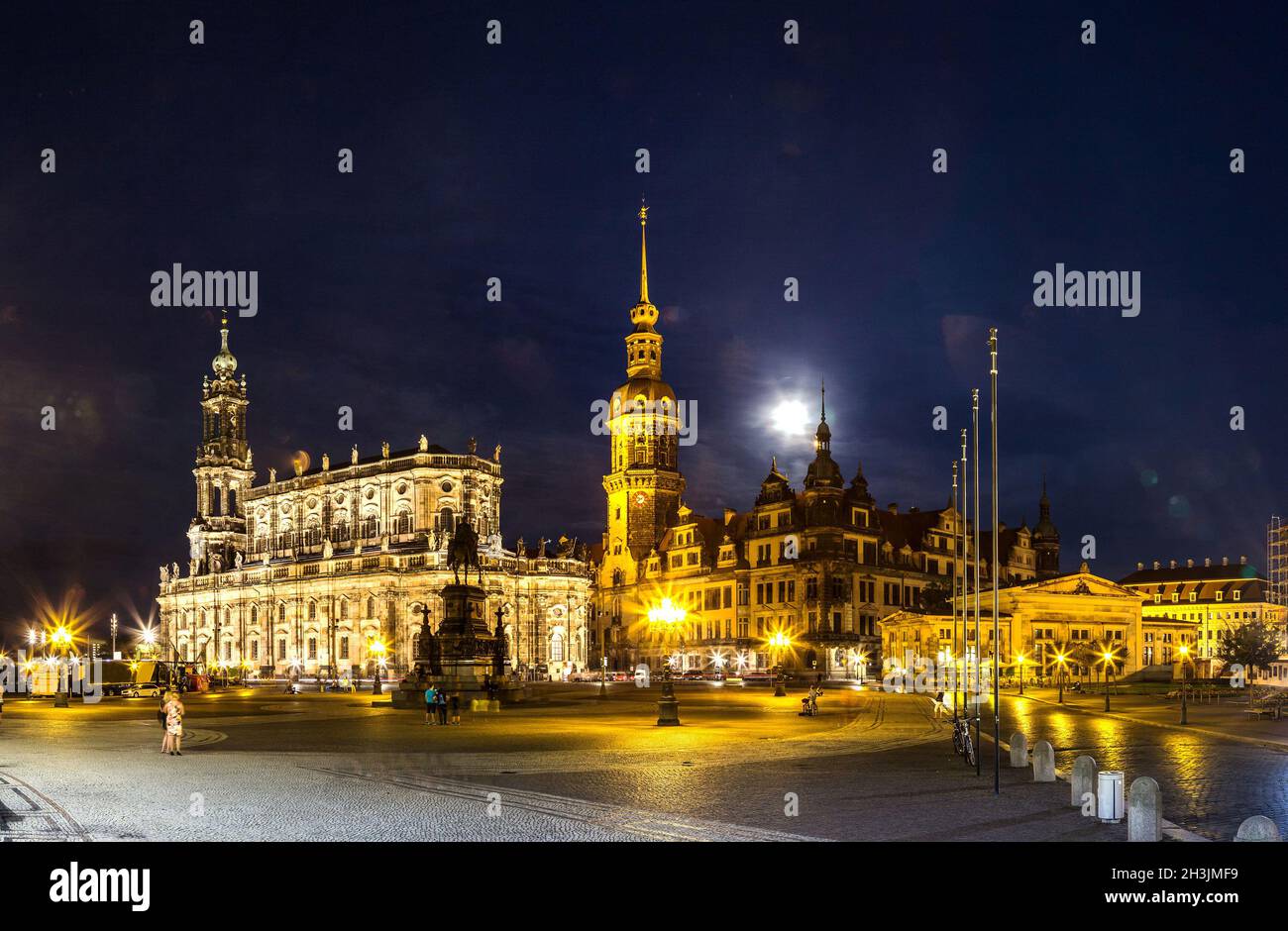 Dark cloud night view hi-res stock photography and images - Alamy